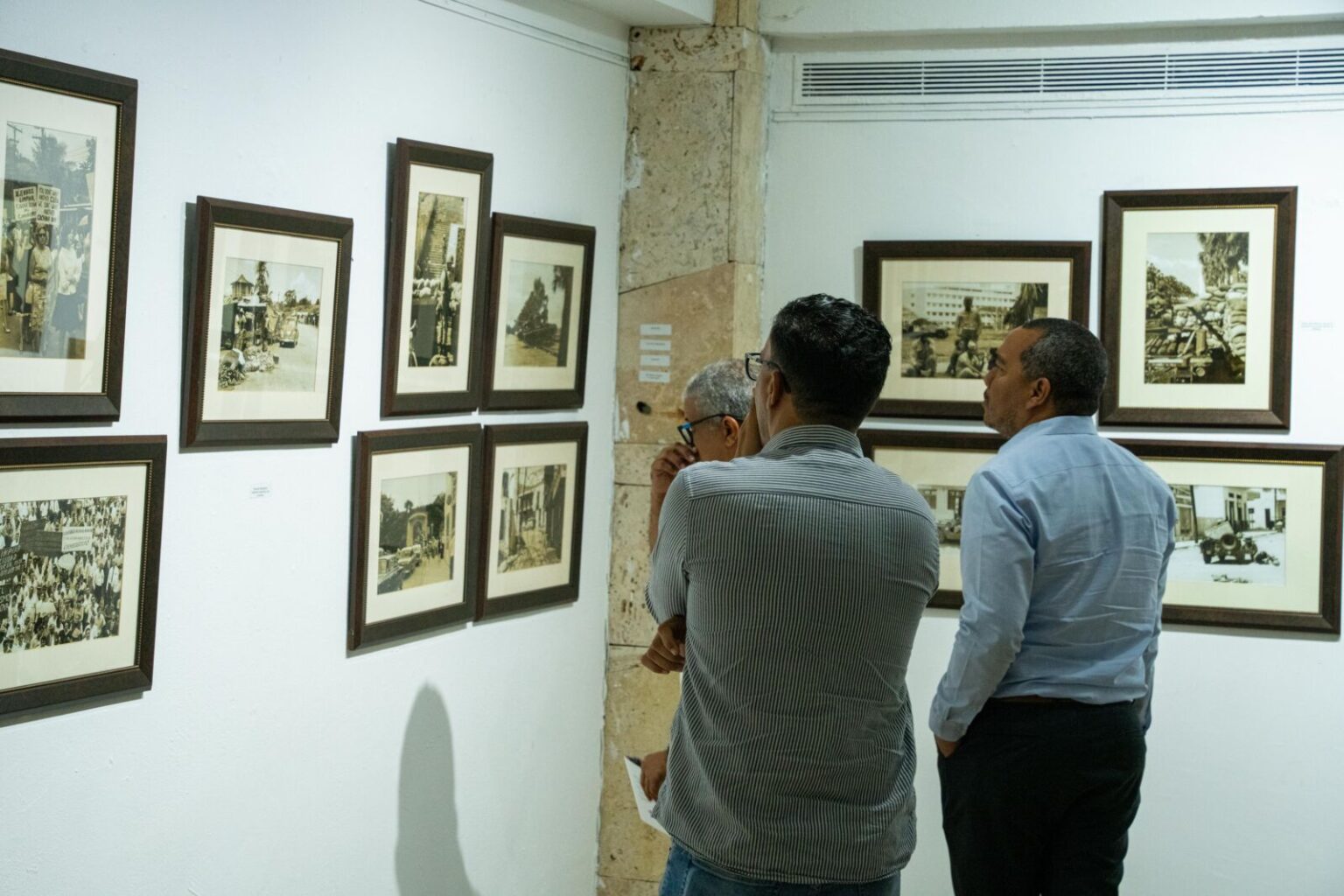Inauguran exposición de Thimo Pimentel sobre la guerra de abril - RDE ...