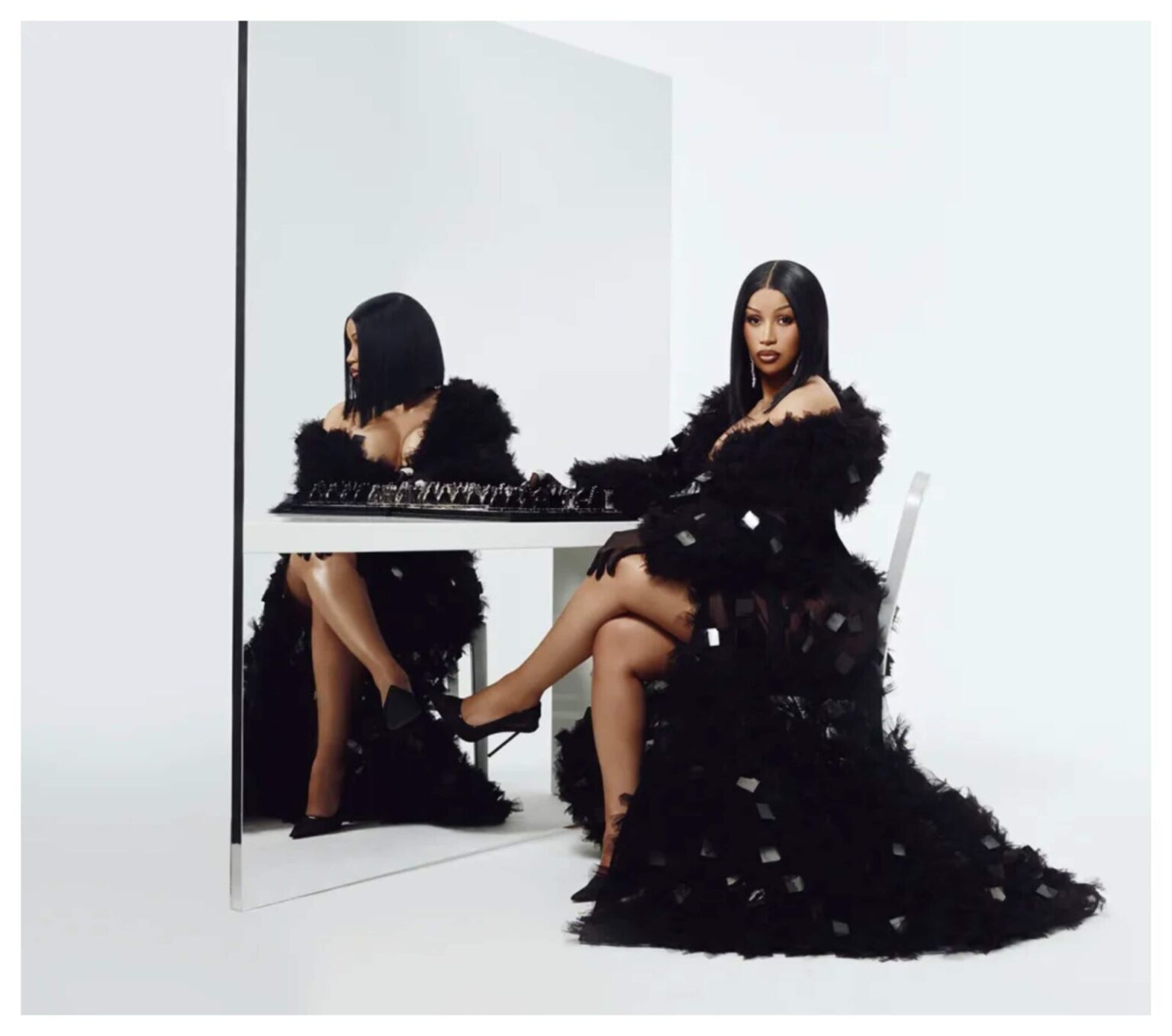 Cardi B anuncia nuevo álbum y gira en la portada de Billboard